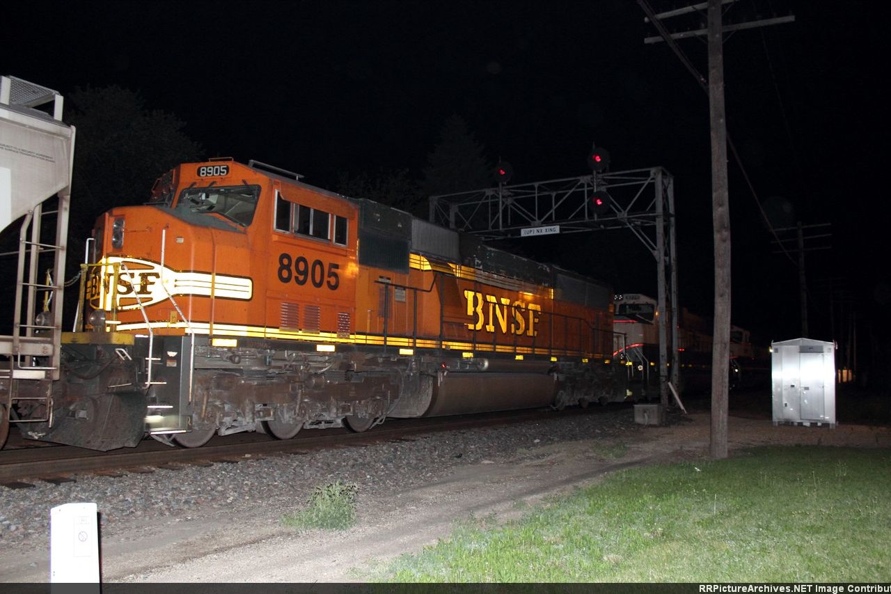 BNSF 8905
